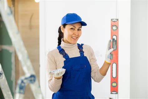 Woman Worker Measuring Wall With Spirit Level Stock Image Image Of Level Interior 247513387