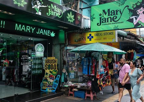 ဆရာမ ဒေါ်ရတီအုန်း သို့မဟုတ် တပွင့်နှင်းဆီ ရဲရဲနီ