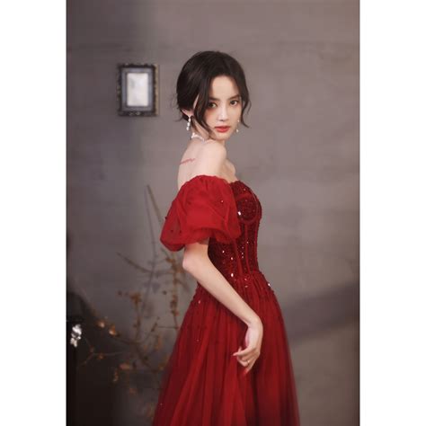 在逃公主敬酒服新娘女2023新款夏季高级感订婚连衣裙酒红色赫本风 虎窝淘