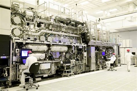 Asml Aktie Bricht Ein Streit Der Supermächte Belastet Chipausrüster