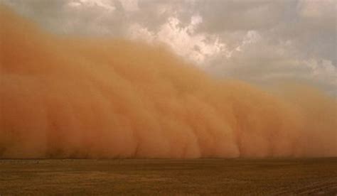 Шороон шуурганы улмаас нэг айлын гэр нурж хоёр иргэн төөрчээ