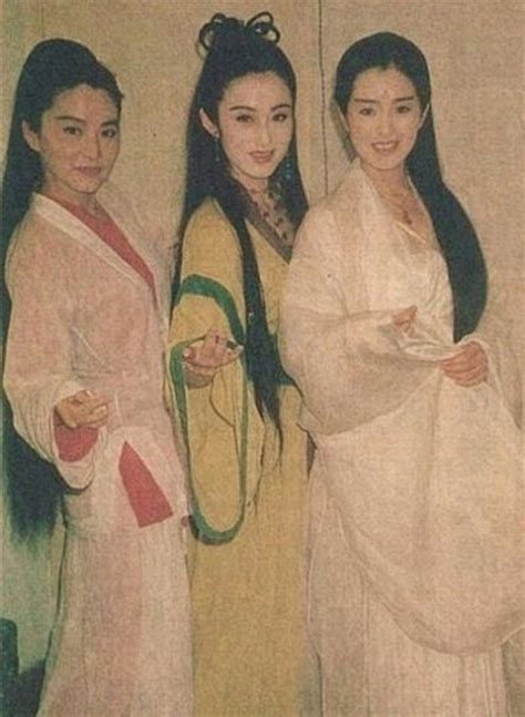 电影天龙八部之天山童姥 巩俐饰演巫行云 林青霞饰演李秋水 张敏饰演阿紫