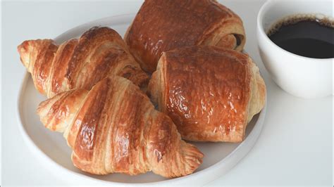 🥐크루아상과 뺑오쇼콜라 반죽 하나로 둘다 만들기🍫 Youtube