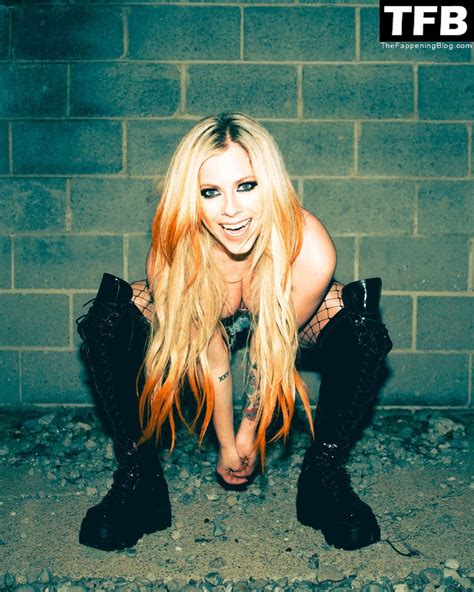 Avril Lavigne Sexy Inlove Magazine Winter 2023 Issue 7 Photos