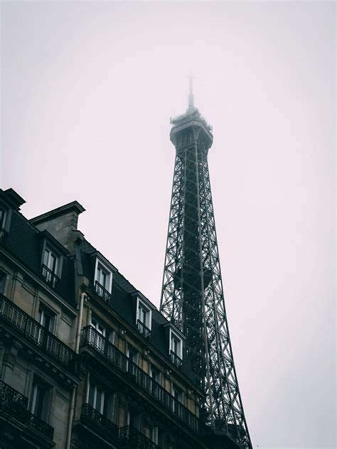 갈색 머리 건축 경치 경치가 좋은 관광 관찰 낭만적인 도시 도시 풍경 도시의 드레스 등 라이프스타일 랜드마크 메트로폴리스 문화 분홍색 세계적인