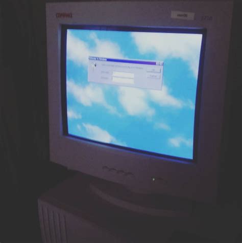 Found This Compaq Running Windows At A Job Site R VaporwaveAesthetics