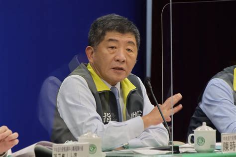 今增46萬例死11人！密切接觸者僅匡「同住親友」、國小同班有確診停課3天，確診解隔10天變7天 今周刊