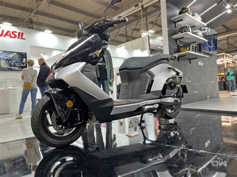 Salon De Milan Eicma 2022 Scooters électriques Zeeho Ae6 Et Ae8