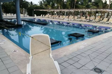 Couple In Tui Holiday From Hell After Seeing Body Public Sex And Guests Defecating In Pool