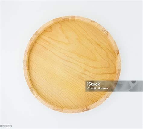 복사 공간이 있는 흰색 배경에 격리된 빈 둥근 나무 쟁반 1개 평면도 또는 평면도 0명에 대한 스톡 사진 및 기타 이미지 0명 가정 주방 가정용 장비 Istock
