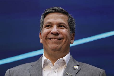 Le Fils Méconnu Dun Héros Tué Sur Ordre De Pablo Escobar Qui Pourrait Devenir Vice Président De