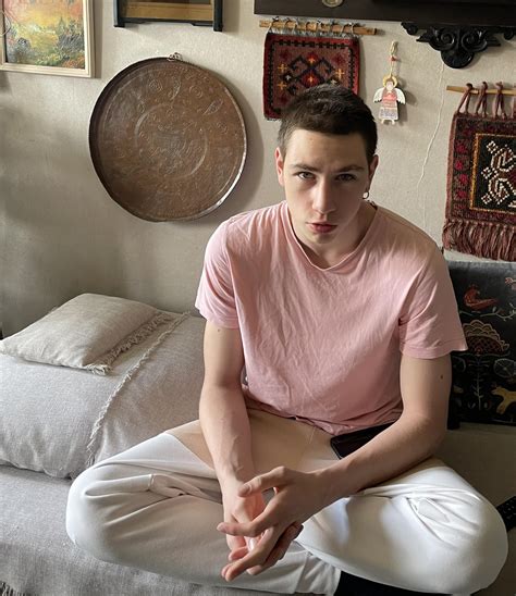 მსახიობი ნატა ბერეჟიანი 18 წლიანი შუალედის შემდეგ მეორე შვილს ელოდება მშობლები