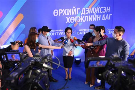 Баянгол дүүрэгт нэр дэвшигч С Эрдэнэ С Одонтуяа Д Батцогт нарын сонгуулийн сурталчилгааны
