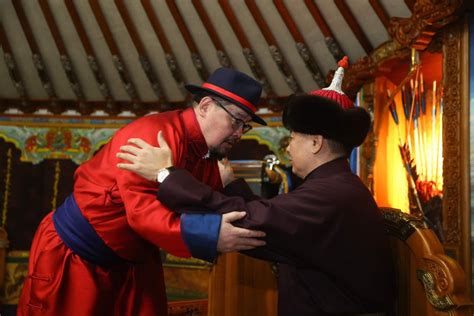 Монгол Улсын Ерөнхийлөгч УХүрэлсүх Есөн хөлт цагаан туганд хүндэтгэл