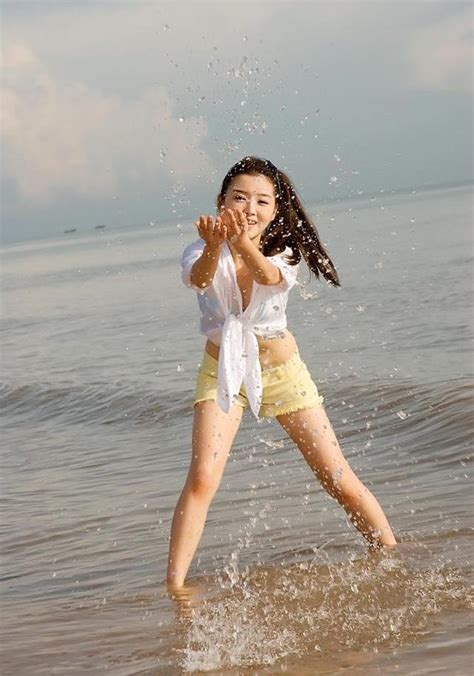 美少女海灘戲水靚照難得一見 每日頭條