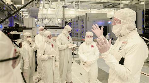 Intel Foundry Assembles Next Gen Chip Machine Silicon Uk