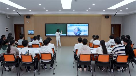 大学生同学们在智慧教室上课学习视频实拍视频特效素材 千库网