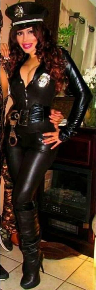 Foto De Big Huge Tits On Leather Cop Tranny In Buttons Joj