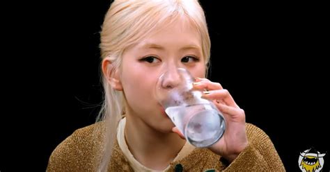 로제 한국인은 매운 음식 잘 먹어 美서 핫소스 치킨 먹방 도전