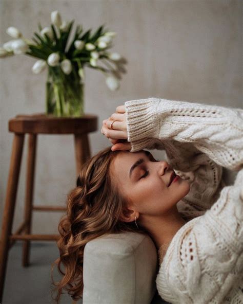 Pin by Ирина Лис on Позировка женская Lifestyle photography women Portrait photography women