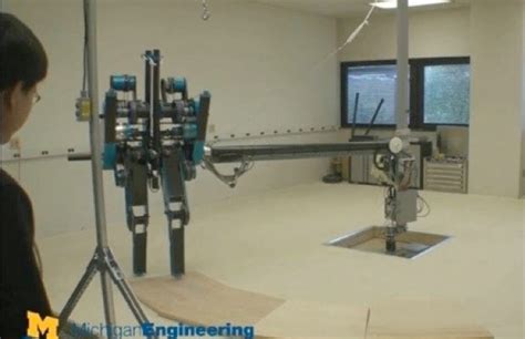 Robotica Il Robot Mabel Cade E Si Rompe Una Gamba Focus It