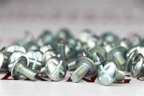 Болт с полукруглой головкой с крестообразным шлицем M6x12 Qareket Engineering