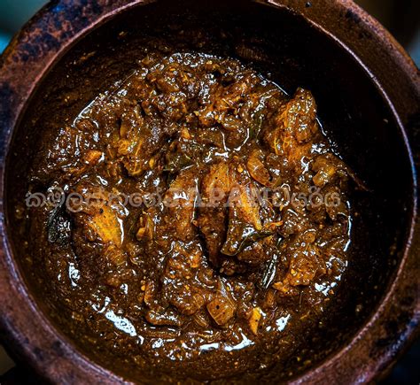 කමලක්කගේ අඹරැල්ලා එක මිරිස් තුනපහ කබලේ බැදලා ගම්මිරිස් වැඩිපුරදාල කහ ලුනු සීනි දාල හිදෙන්නම