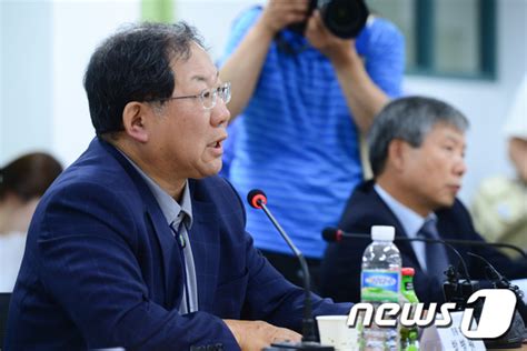 박병원 회장 문재인 정부의 일자리 정책 쌍수들어 환영 뉴스1