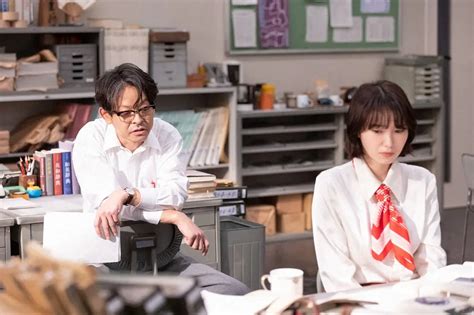連続テレビ小説「ちむどんどん」第61話。愛（飯豊まりえ）を励ます田良島（山中崇）（c）nhk ― スポニチ Sponichi Annex 芸能