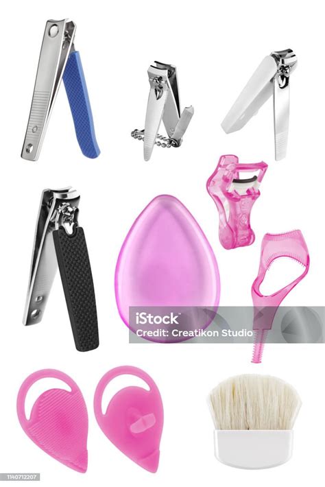 미용 도구 및 손톱 용 액세서리 얼굴 메이크업 속눈썹과 얼굴 청소 미용 제품 흰색 배경에 고립 클리핑 경로 포함 0명에 대한 스톡 사진 및 기타 이미지 Istock