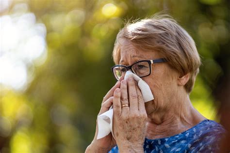 Star A Nemocn Babi Ka Je Cel Rodin Na Obt Vnuk Se Ji Sna Zachr Nit