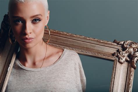 Premium Photo Millenial Young Woman With Short Blonde Hair Holds