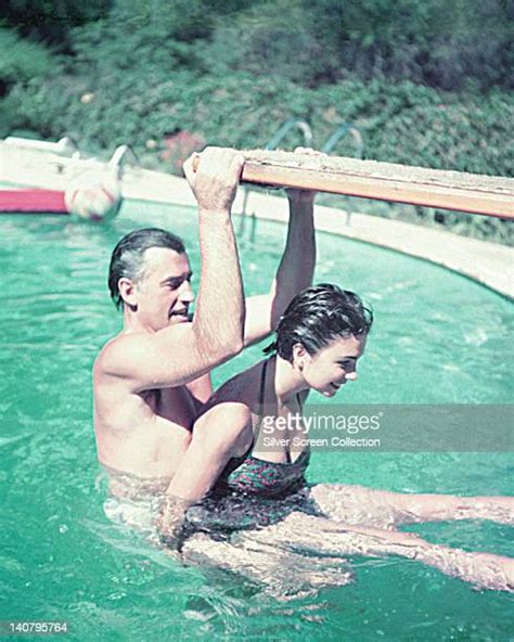 10 Hot New Jean Simmons Bikini Pics