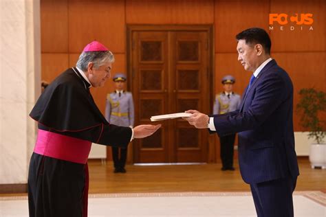 Гэгээн Ширээт Улсын Элчин сайд Итгэмжлэх жуух бичгээ өргөн барилаа