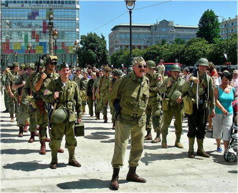 무료 이미지 사람들 유럽 병사 육군 스페인 갈리시아 아 코르 아 행군하는 군대 코 루아 갈리자 해병대 젠트 Ejercito 크 렌트 떼다