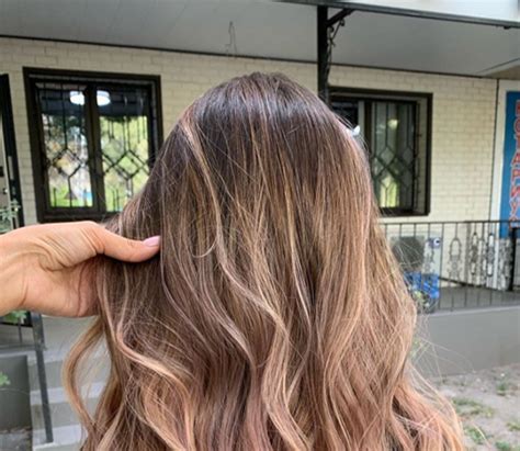 თმის შეღებვის ტექნიკა „ეარ ტაჩი“ ამისთვის ხელფასის ნახევრის მიცემა არ დაგენანებათ