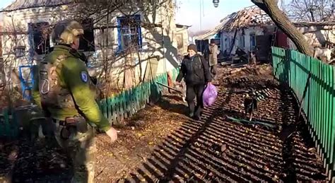 ယူကရိန်းအရှေ့ပိုင်းမြို့အနီးက ကျန်ရှိနေသည့် အရပ်သားများကို ဒန်ညက်စ်ရဲတပ်ဖွဲ့ ကယ်ထုတ်