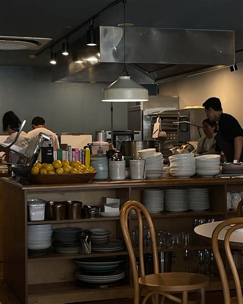 J 인테리어 홈스타일링 부지런히 걸었던 4월 아쉽고 아쉽지만 안 녕🍃💚 나초록좋아하네 🕊️ Instagram