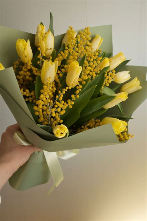 Мимоза и тюльпаны в 2024 г | Желтые букеты, Тюльпаны, Букет из тюльпанов