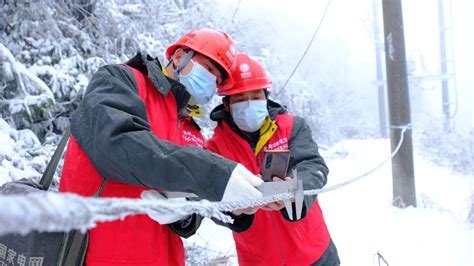 国网芷江县供电公司：闻令而动 踏雪巡线 乡村动态 乡村振兴 华声在线
