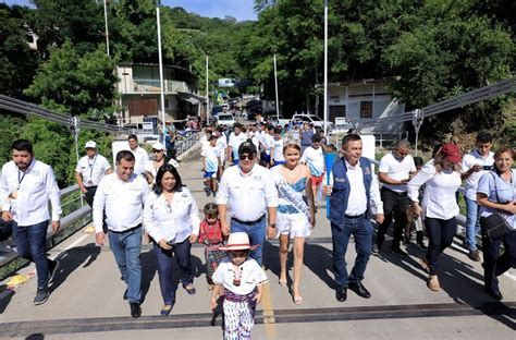 Guatemala Entrega Antorcha Centroamericana Por La Paz Y La Libertad A El Salvador Agencia