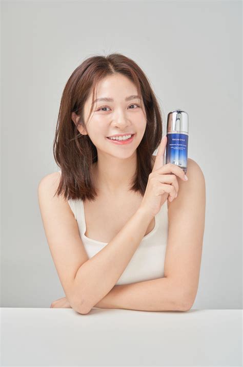 B M T Ng Sau L N Da Kh Ng Tu I C A Vicky Nhung