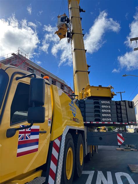 Down Climbing And De Mobing A Tower Crane Can Be A Real Challenge Weather Sidewalk