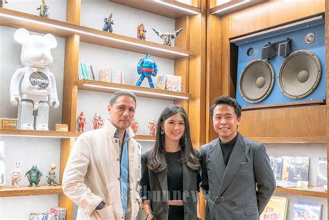 Otaku Room Di Gerai Atmos Hadir Di Pim Foto Tribunnews Com