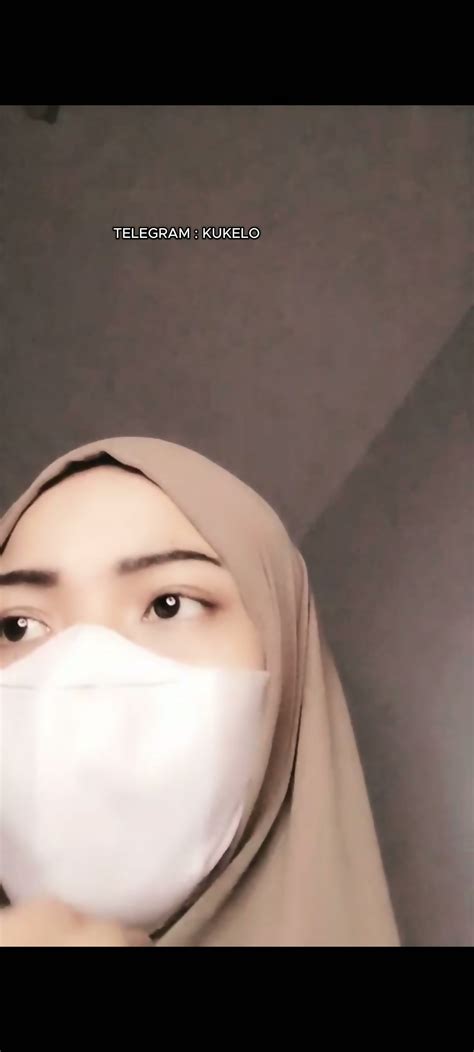 Pamer Body Sambil Telanjang Araa Jilbab