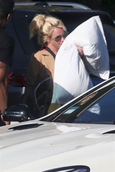 Britney Spears Leaves Her Hotel In Los Angeles 08272023 Hawtcelebs