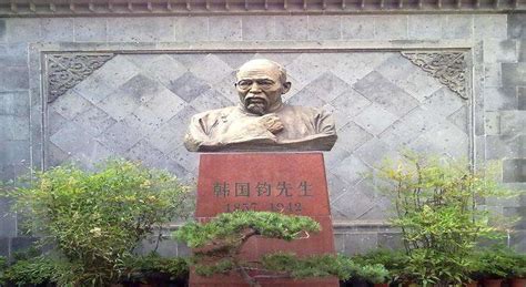 鬼子司令持枪逼其出任伪职他拿出天皇御赐短剑请以此剑动手 搜狐大视野 搜狐新闻