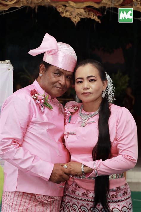 အသက် ၅၃ နှစ်မှ Tiktok ဖူးစာနဲ့ အိမ်ထောင်ပြုခဲ့တဲ့ ရဲထွန်း