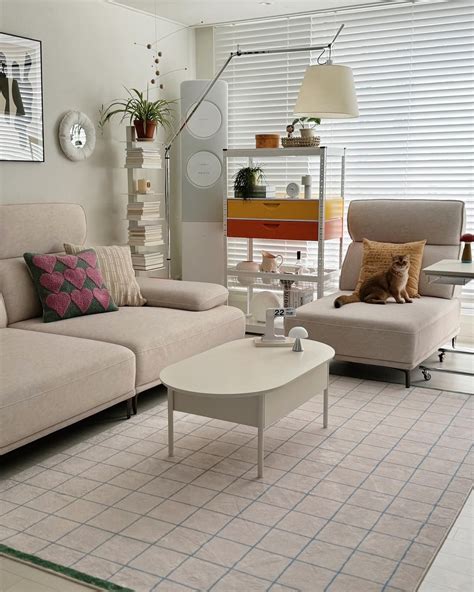 협찬 평소 보웰 제품이 너무 예쁘다고 생각해서 쿠션 커버도 사두었는데 좋은 기회에 보웰 디자인 러그가 저희집에 오게 되었어요 선명한 컬러와 예쁜 디자인에 소리 한번