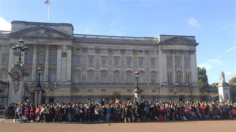 런던 자유여행 中 버킹엄 궁전 근위병 교대식을 보다 버킹엄 궁전 런던 궁전